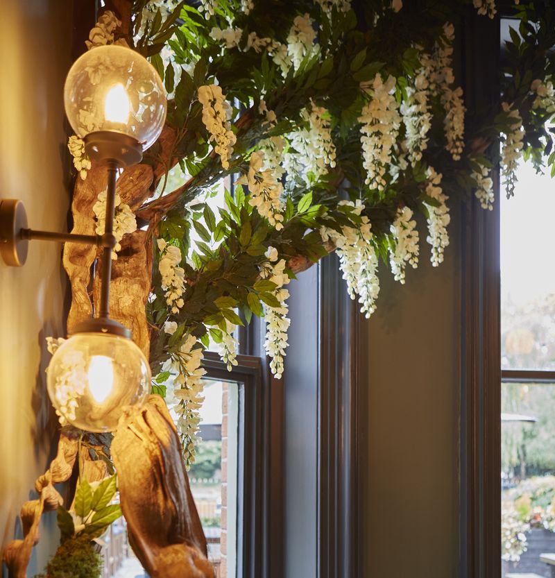 The Elizabethan | Great historical pub serving food in Heaton Moor