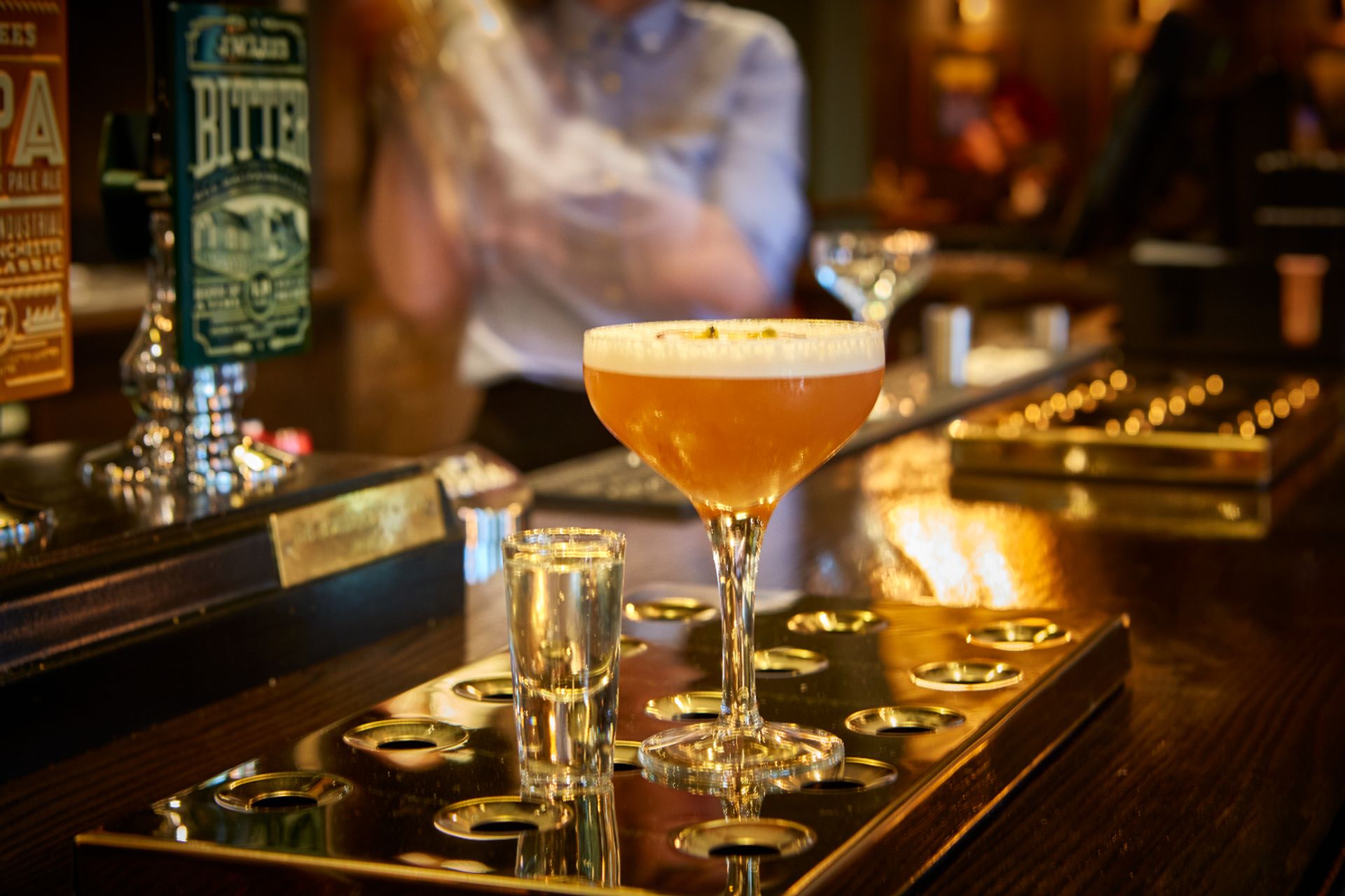 The Elizabethan | Great historical pub serving food in Heaton Moor