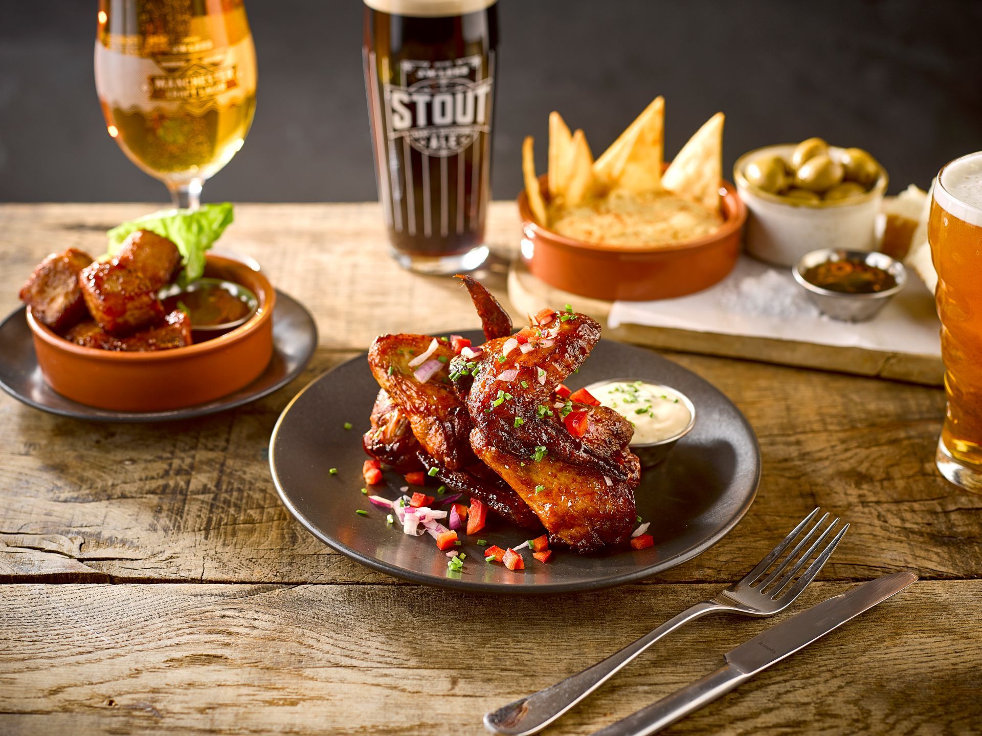 The Elizabethan | Great historical pub serving food in Heaton Moor